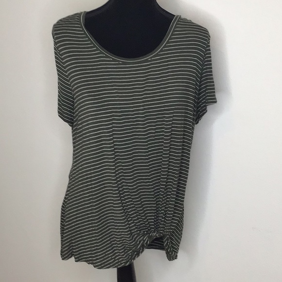 nine britton | Tops | Nine Britton Xl Front Twist Knotted Short Sleeved ...